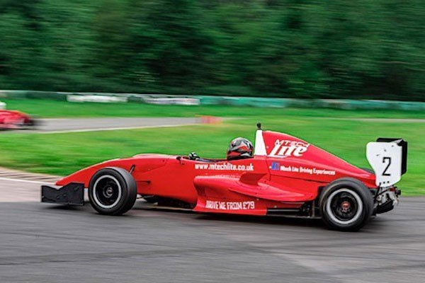 12 Lap Formula Renault Race Car Driving Experience For One - Buyagift